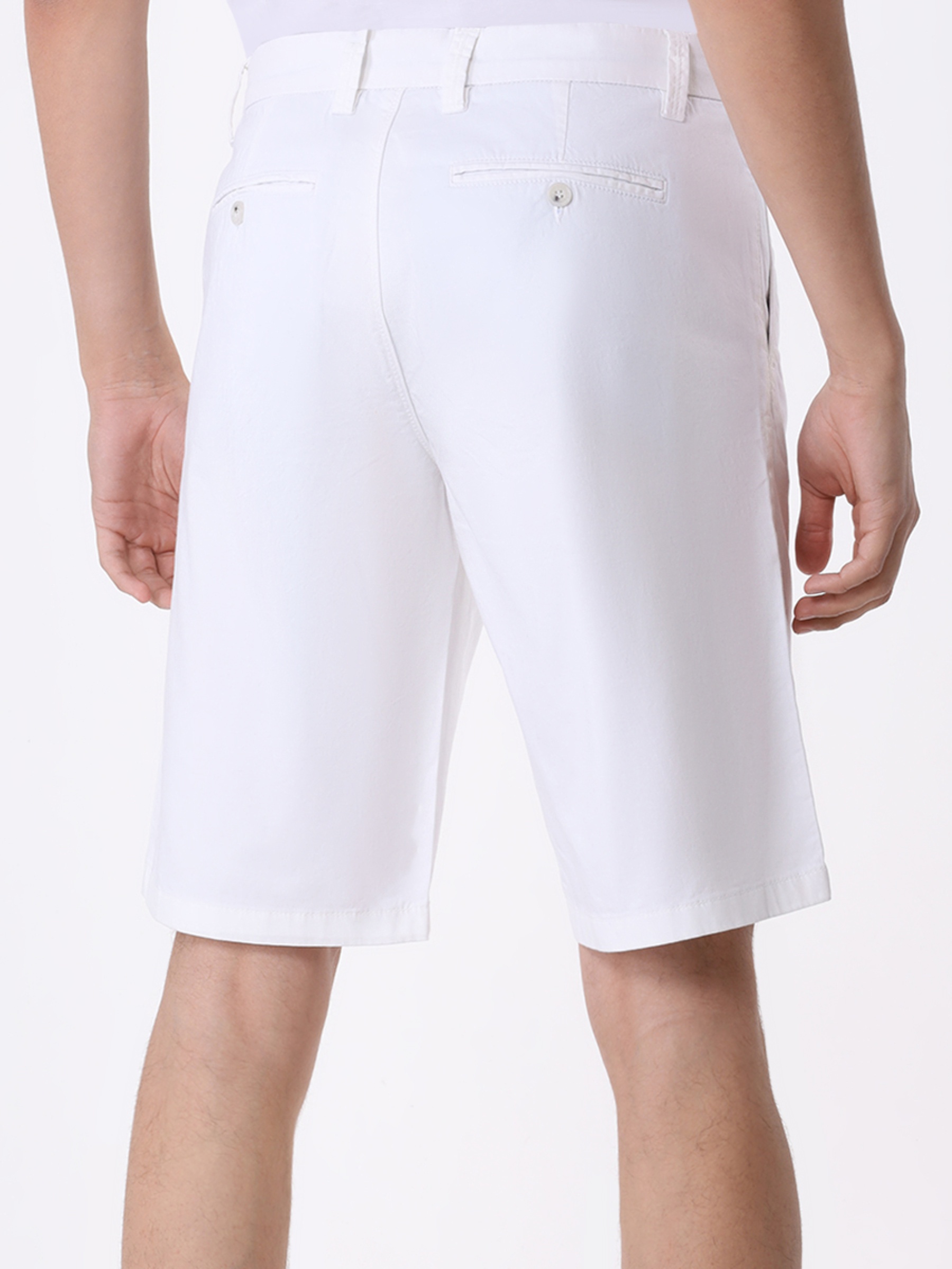 Шорты из хлопка с эластаном цвет Белый купить в BML по цене 8 600 руб