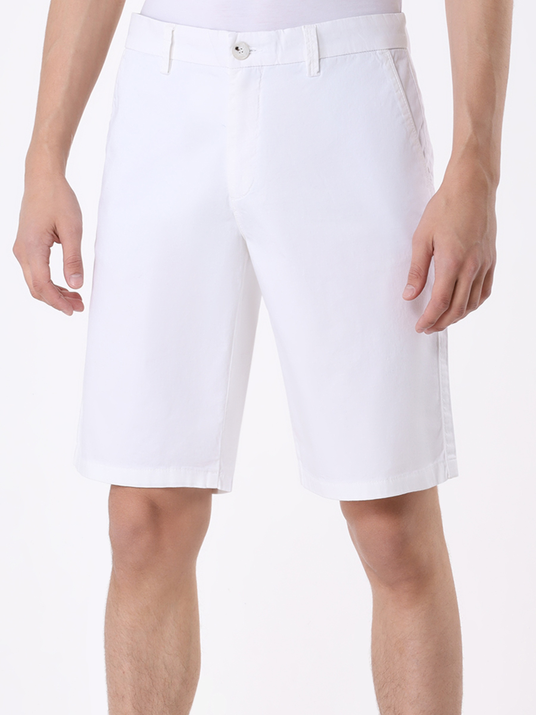 Шорты из хлопка с эластаном цвет Белый купить в BML по цене 8 600 руб